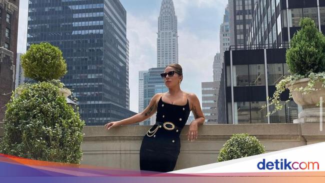6 Potret Body Goals Lady Gaga, Disorot Netizen usai Foto Syuting Joker ...