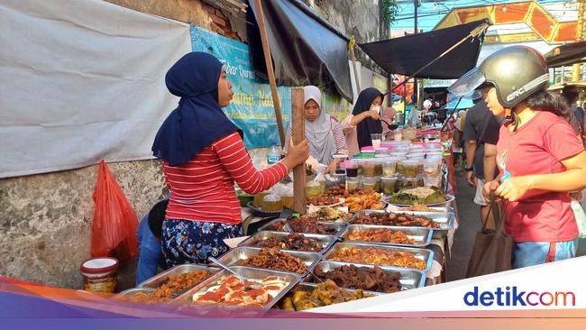 Pasar Kaget Jadi Primadona Warga Berburu Takjil