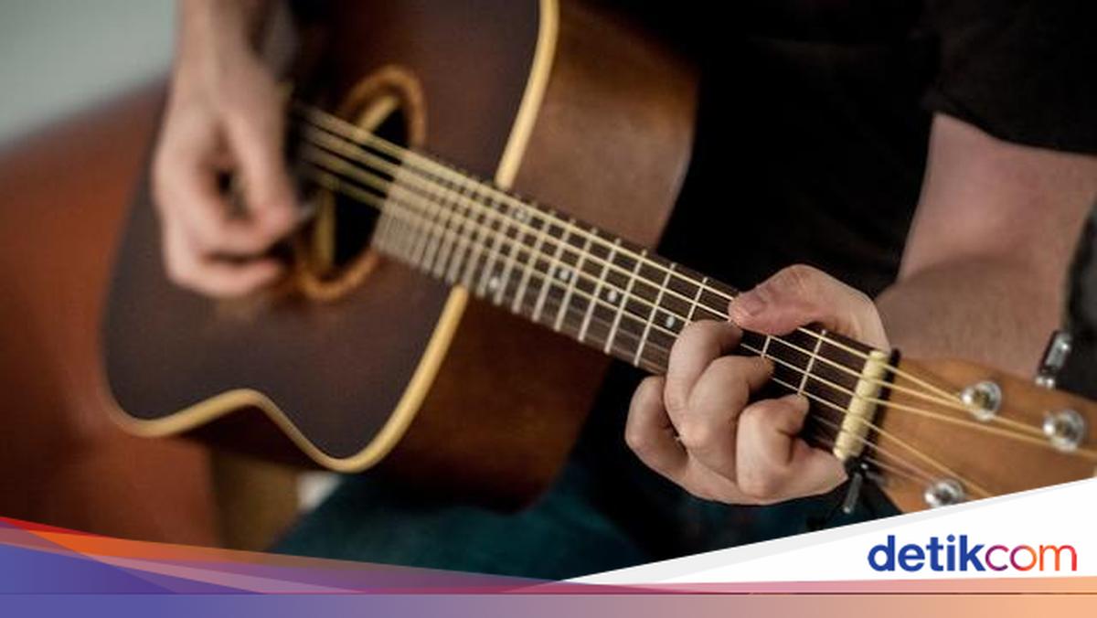 Chord Lagu Benang Biru Meggy Z Beserta Maknanya