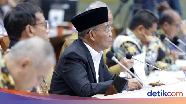 Muhadjir Usul Naikkan Biaya Wisuda: Nggak Akan Ada Protes Walau Mahal