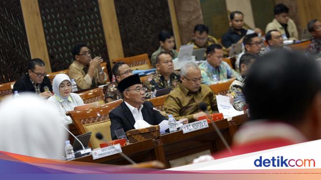 Plt Menpora-Komisi X DPR Bahas Piala Dunia U-20