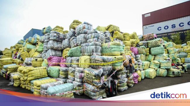 Potret Tumpukan Pakaian Bekas Impor yang Akan Dimusnahkan Bea Cukai