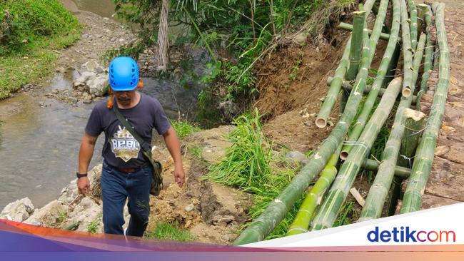 Jalan Penghubung 3 Dusun di Pelosok KBB Longsor Jalan Penghubung 3 Dusun di Pelosok KBB Longsor