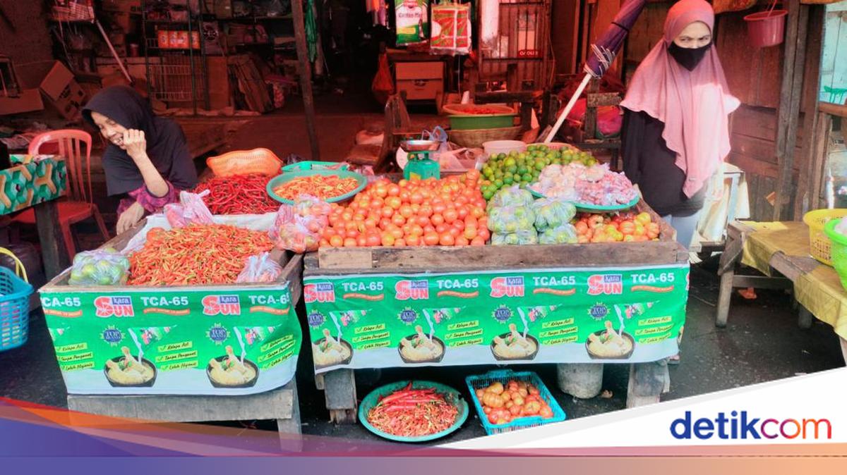 Pedagang Pasar Terong Curhat Sepi Pembeli Imbas Sterilisasi Kunjungan ...