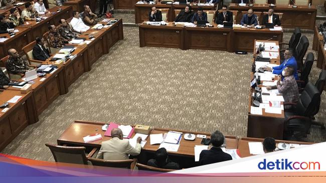 Legislator Sindir Mahfud: Saya Tak Dengar Budi Gunawan Buka Info ke Publik