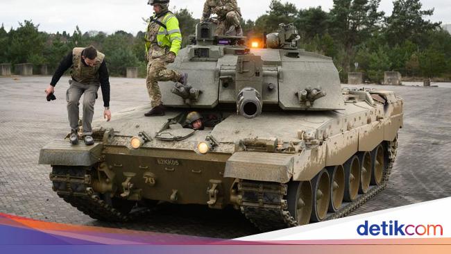 Tank Canggih Inggris dan Jerman Tiba di Ukraina, Tapi...