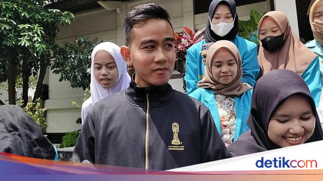 Gibran Siap Dihukum PDIP soal Beda Sikap di Piala Dunia U-20 Gibran Siap Dihukum PDIP soal Beda Sikap di Piala Dunia U-20