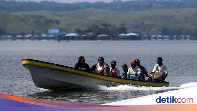 Di Papua Ada Lho Ojek Perahu, Nih Penampakannya