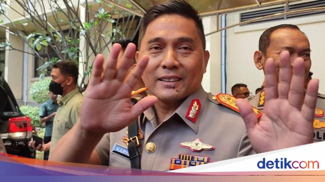 Respons Irjen Karyoto Usai Dilantik Jadi Kapolda Metro Jaya Respons Irjen Karyoto Usai Dilantik Jadi Kapolda Metro Jaya