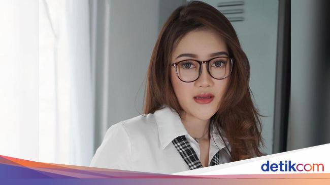 5 Pesona Veni Nur yang Lagi Kasmaran Punya Pacar Baru