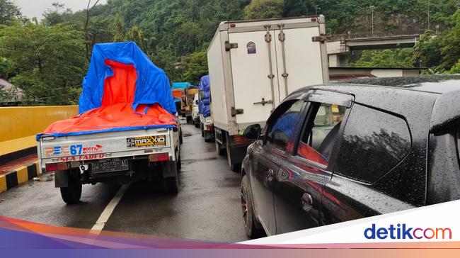 Jalan Poros Maros-Bone di Camba Macet Lagi, Pengendara Sudah 1 Jam Terjebak