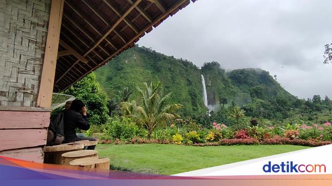 Viral Rumah Panggung dengan Pemandangan 'Surga' di Cianjur