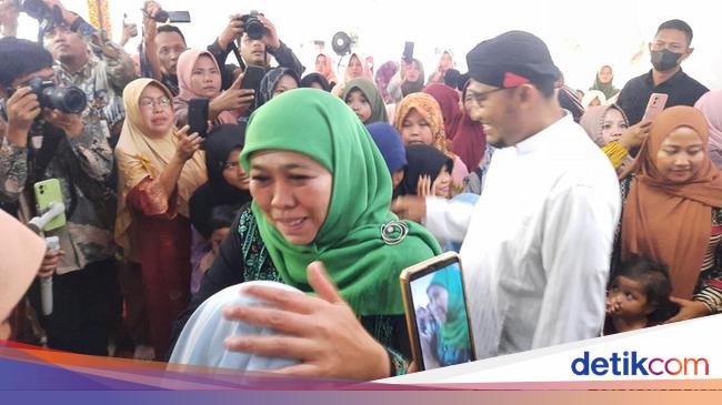 DIdampingi Bupati, Khofifah Santuni 500 Anak Yatim di Sumenep