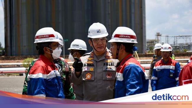 Kapolda Riau Cek Kilang Minyak yang Meledak di Dumai