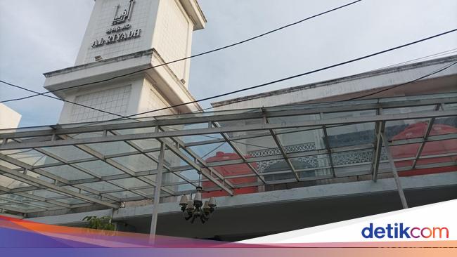 Masjid Al Riyadh, Wisata Religi ke Makam Habib Ali Kwitang