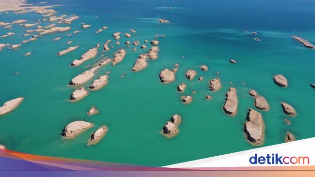 Lanskap Bebatuan Unik Hasil Kikisan Angin di Qinghai China