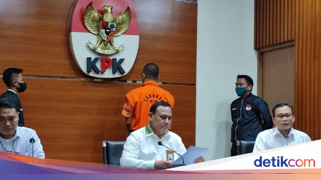 Rafael Alun Dipamerkan KPK Pakai Baju Tahanan Rafael Alun Dipamerkan KPK Pakai Baju Tahanan