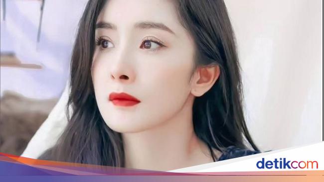 8 Foto Yang Mi, Aktris Cantik China Menikmati Status Janda, Sibuk Kerja