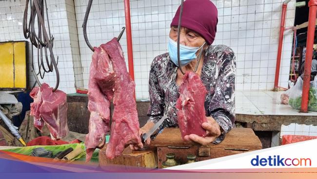 Harga Daging Ayam-Sapi Turun di Pasar Surabaya Saat Ramadhan
