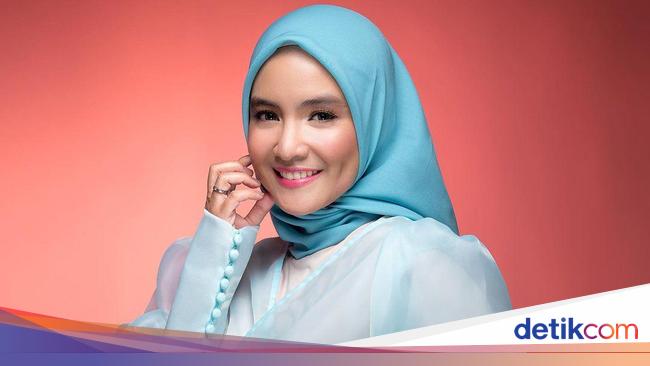 5 Pesona Intan Nuraini yang Berusaha Tahan Tak Tergoda Gibah Selama Ramadan