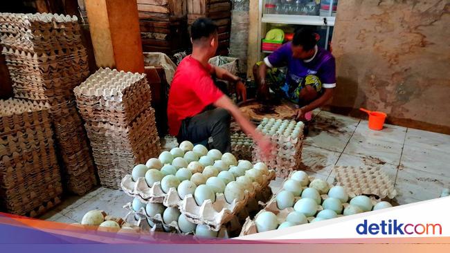 Produsen Telur Asin Sambat Harga Bahan Meroket Jelang Lebaran