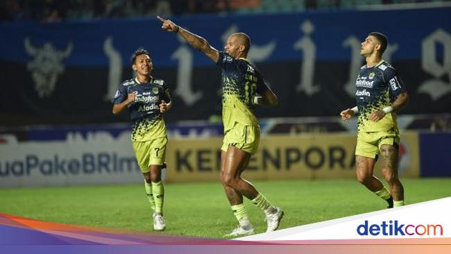 Tumbangkan Persis, Persib Makin Menjauh dari Persija