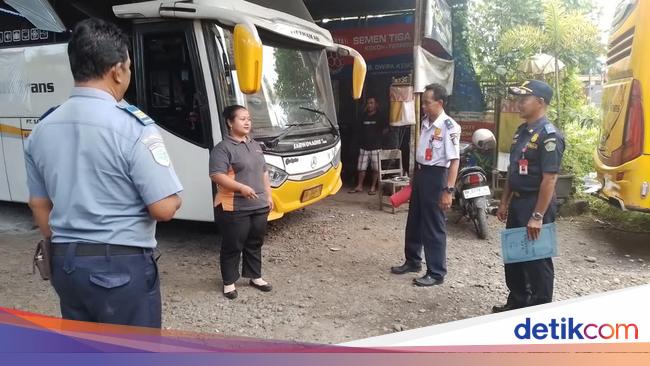 Dishub Tabanan Gencarkan Ramp Check Bus Jelang Mudik 2023 Dishub Tabanan Gencarkan Ramp Check Bus Jelang Mudik 2023