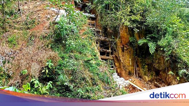 Deru Suara Diesel Tambang Emas Ilegal di Gunung Sanggabuana