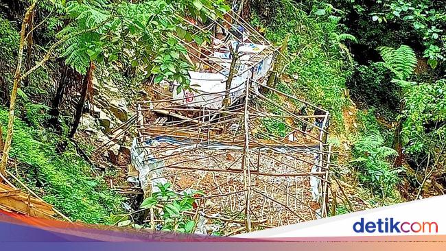 Dampak Mengerikan Tambang Emas Ilegal di Kaki Gunung Sanggabuana