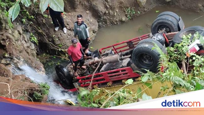 Truk Terjun ke Jurang di Tasikmalaya, Sopir Tewas