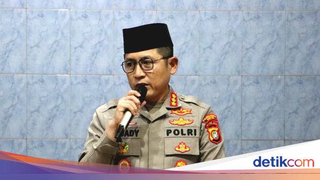 Viral Kapolres Depok Baca Doa Syahdu, Ini Profil Kombes Ahmad Fuady Viral Kapolres Depok Baca Doa Syahdu, Ini Profil Kombes Ahmad Fuady