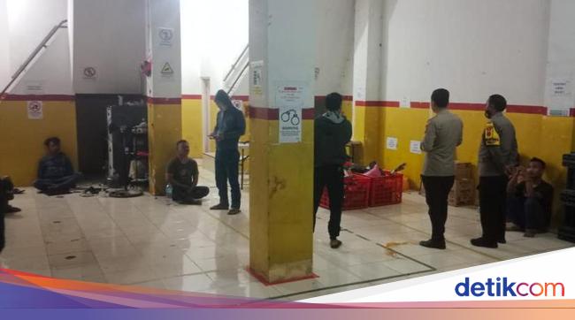 Ngeri! Rampok Bersenpi Sekap-Pukul Pegawai Gudang Jasa Pengiriman di Bogor