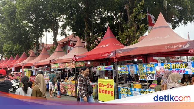 Di Pasar Takjil Blitar Ada Es Pleret hingga Bungeoppang