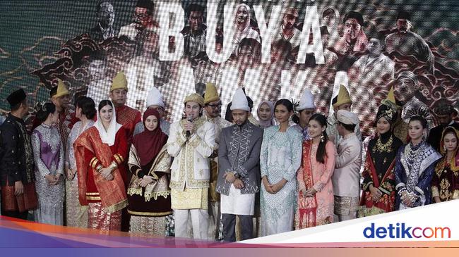 Potret Gala Premiere Buya Hamka yang Kental dengan Suasana Minang Potret Gala Premiere Buya Hamka yang Kental dengan Suasana Minang