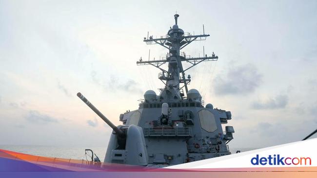 Makin Tegang, China-AS Kerahkan Kapal Perang di Laut China Selatan