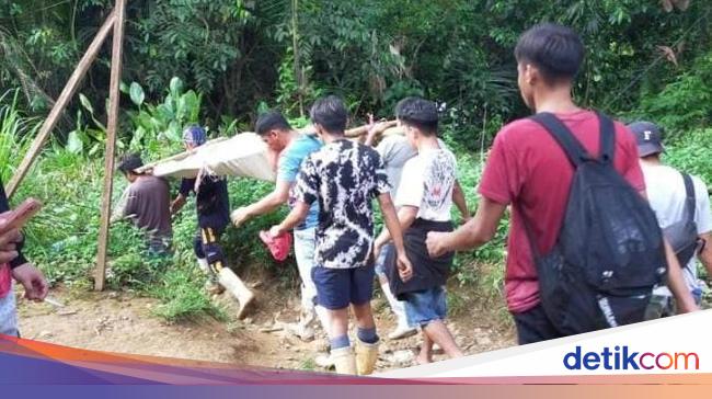 4 Pekerja Tambang Emas di Bone Bolango Tertimbun Longsor, Tim SAR Evakuasi