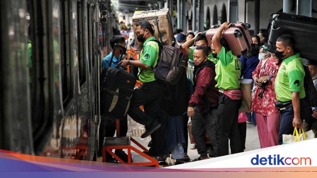 Suasana Mudik Mulai Terasa di Stasiun Pasar Senen