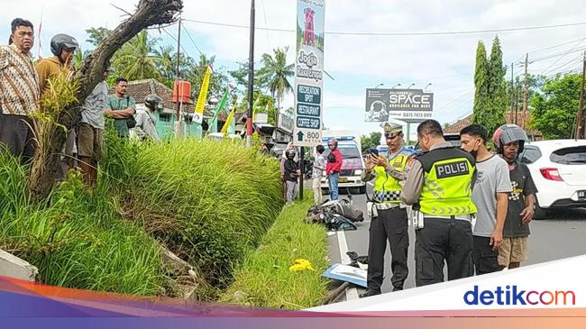Nabrak Rambu Lalu Masuk Selokan, Pemotor Tewas di Sedayu Bantul