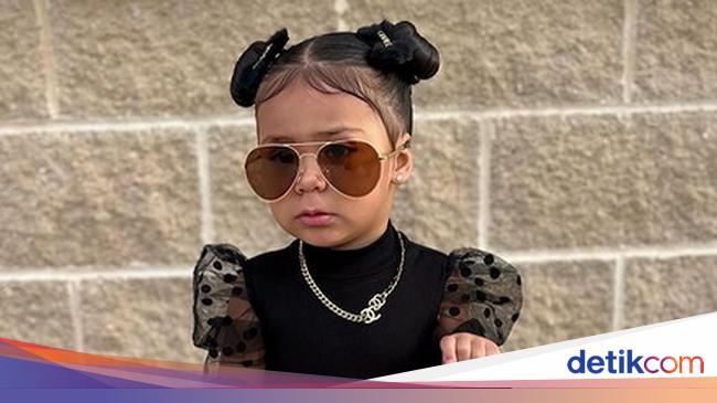 8 Foto Bocil 2 Tahun yang Gayanya Seperti Orang Dewasa, Ibunya Dikritik