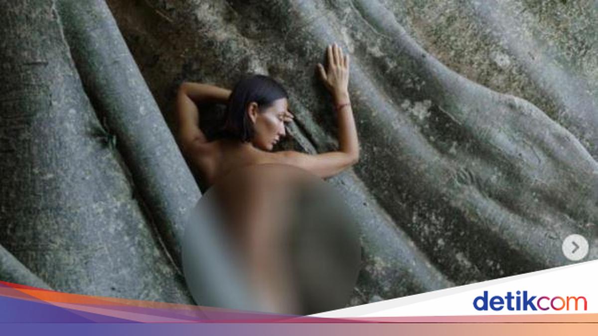 Cewek Bule Berpose Bugil Di Pohon Suci Bali Terjadi Lagi Dan Lagi