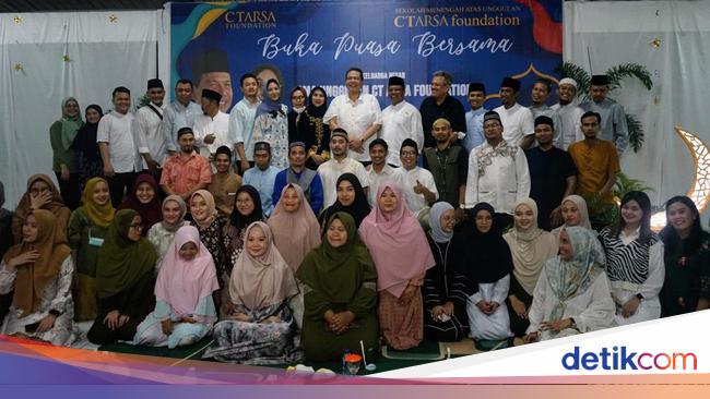 Chairul Tanjung Buka Bersama di SMAU CT Arsa Foundation Medan