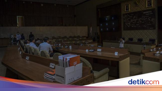 Gedung DPR Mati Lampu, Sidang Komisi Jadi Tertunda