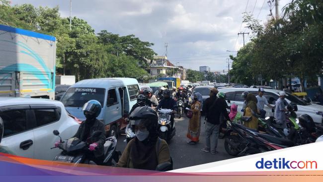 Lalin di Jalan Blauran-Tugu Pahlawan Macet Imbas Demo Mahasiswa
