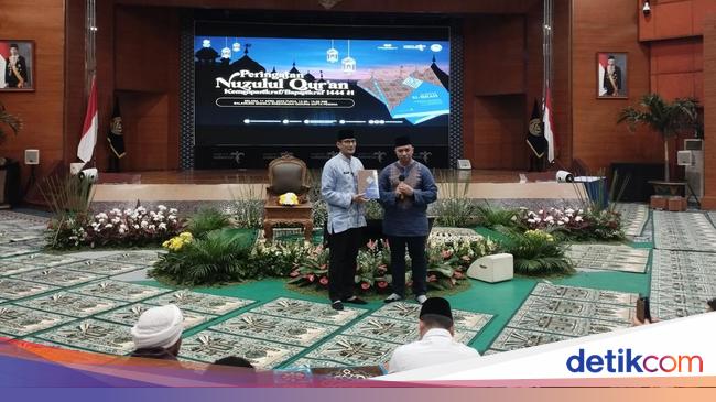 Peringati Nuzulul Quran, Sandiaga Luncurkan Mushaf Al Ibrah