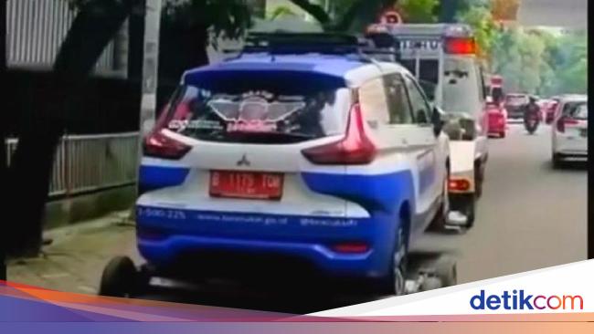Dishub Jaksel Derek Mobil Pegawai Bea Cukai yang Parkir Liar di Kebayoran