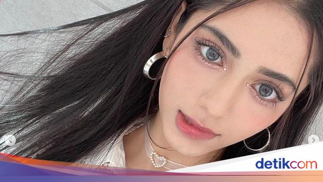 7 Foto Aria X:IN, Idol KPop Cantik Keturunan India yang Curi Atensi 7 Foto Aria X:IN, Idol KPop Cantik Keturunan India yang Curi Atensi