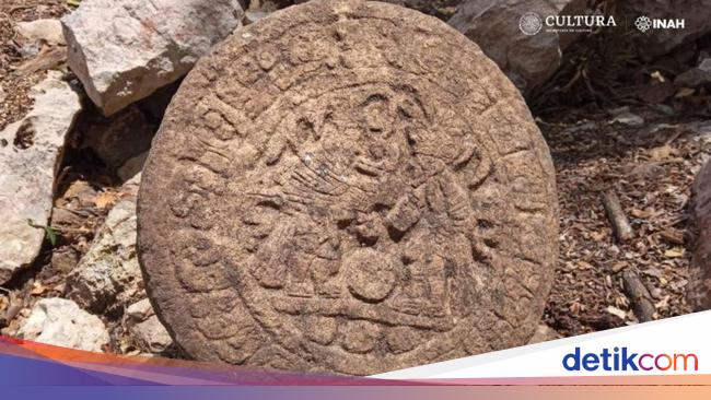 Arkeolog Temukan Papan Batu yang Dipakai Suku Maya dalam Permainan Bola