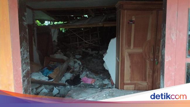 Seorang Warga Blitar Tewas Tertimpa Tembok Rumah Roboh Diterjang Longsor