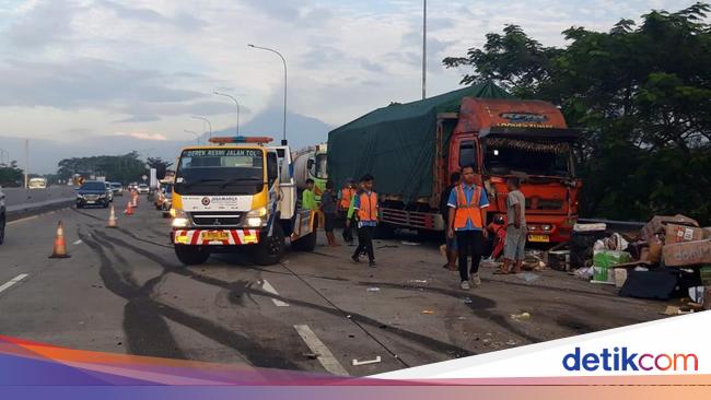 Kecelakaan Beruntun Tol Boyolali, Ada Korban Masih Terjepit Truk