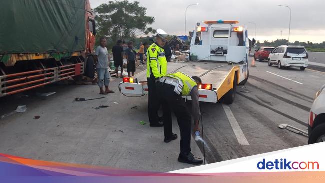 Kecelakaan Beruntun 8 Kendaraan di Tol Semarang-Solo, 6 Orang Tewas